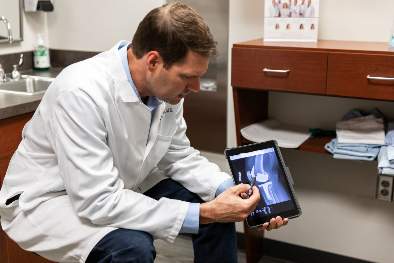 Meet Scott Abraham, MD - Orthopedic Surgeon in Kansas City (KCOA)