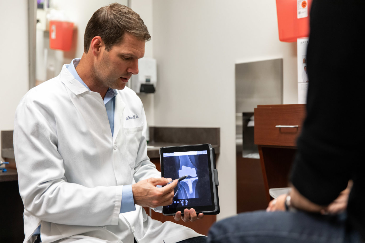 Meet Scott Abraham, MD - Orthopedic Surgeon in Kansas City (KCOA)